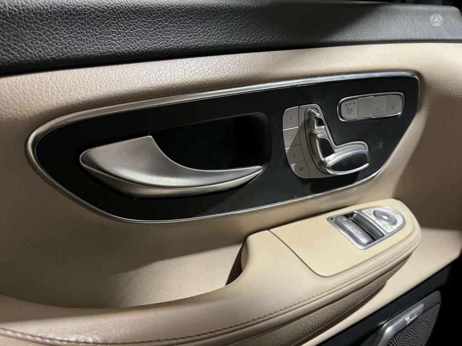 Melns Mercedes-Benz V 250 2015 Viļņa, ar dzinēja tilpumu 2.14 L un nobraukumu 165 tūkst. km par 25000 €, foto 27 vietnē AUTOMOTO.COM.LV