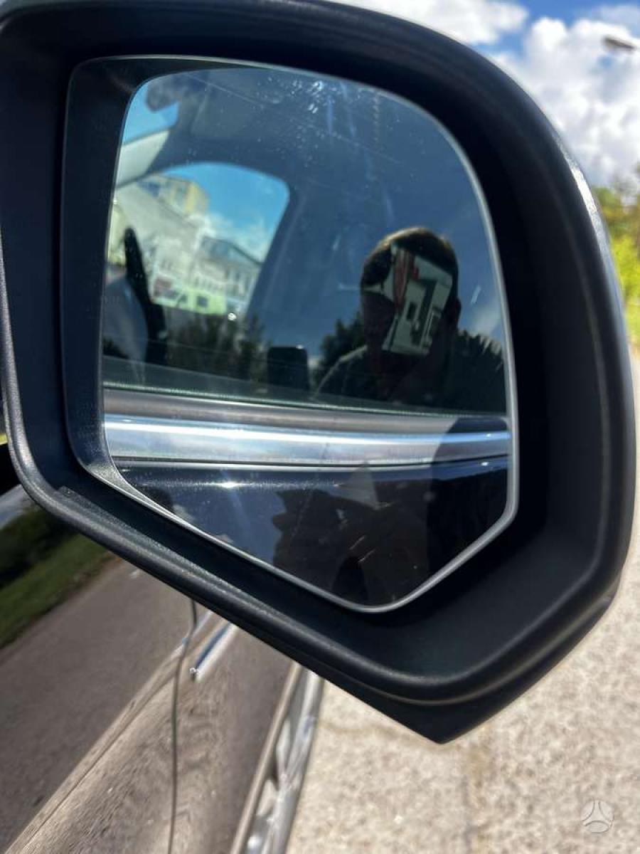 Black Mercedes-Benz V 250 2016 in Panevezys, with an engine capacity of 2.14 L and mileage of 288 thousand km for 24000 €, photo 12 on AUTOMOTO.COM.LV
