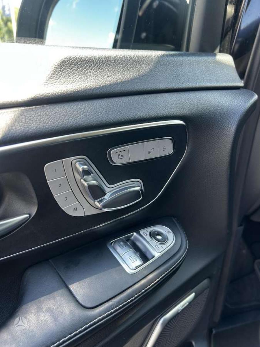 Black Mercedes-Benz V 250 2016 in Panevezys, with an engine capacity of 2.14 L and mileage of 288 thousand km for 24000 €, photo 18 on AUTOMOTO.COM.LV