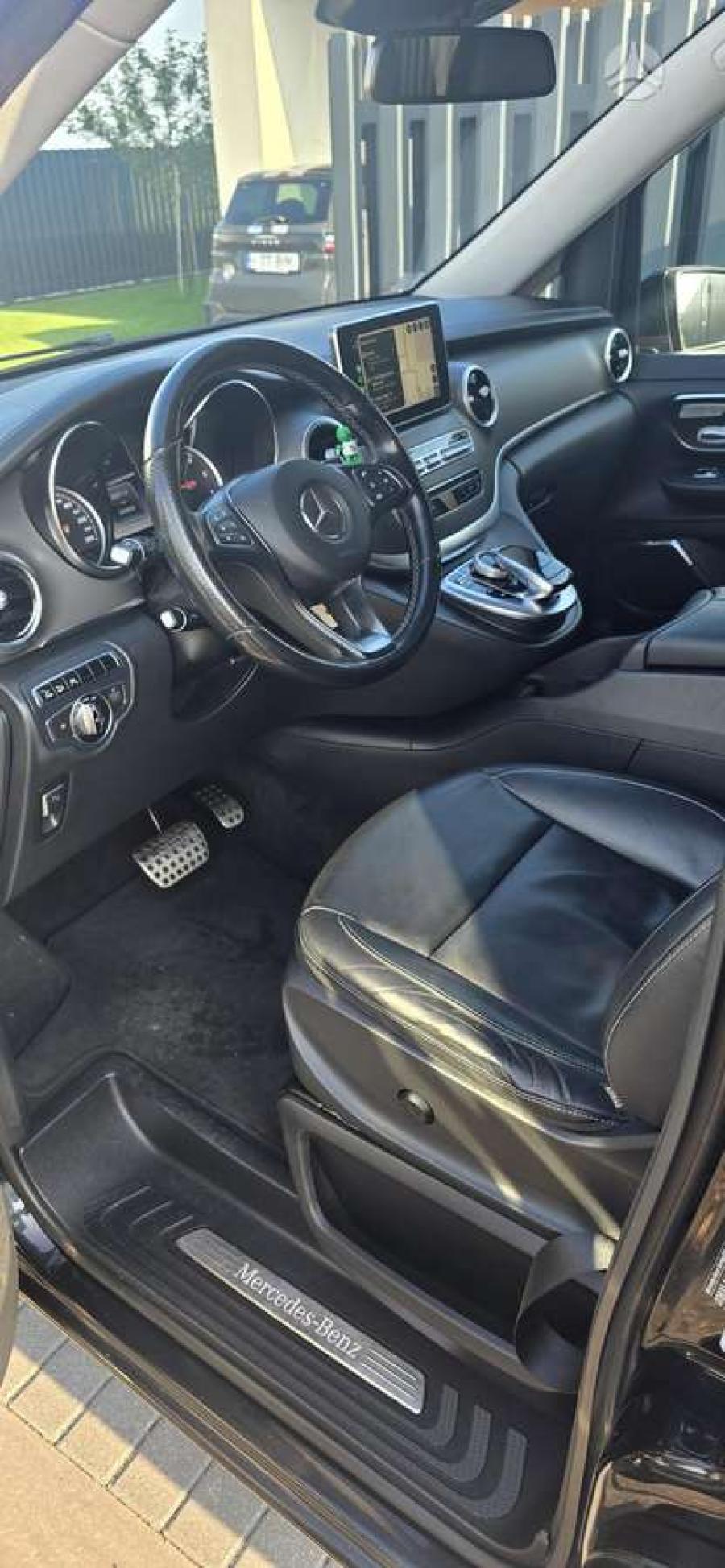 Melns Mercedes-Benz V 250 2016 Panevēža, ar dzinēja tilpumu 2.14 L un nobraukumu 301 tūkst. km par 26700 €, foto 9 vietnē AUTOMOTO.COM.LV