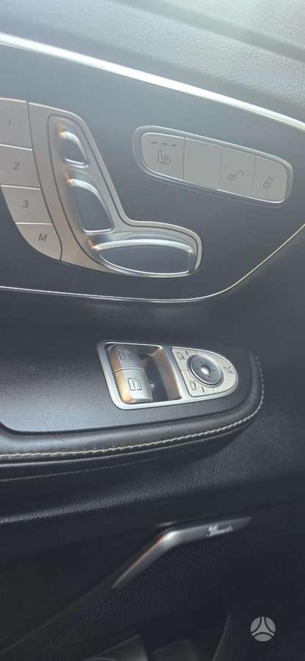 Melns Mercedes-Benz V 250 2016 Panevēža, ar dzinēja tilpumu 2.14 L un nobraukumu 301 tūkst. km par 26700 €, foto 10 vietnē AUTOMOTO.COM.LV