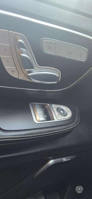 Melns Mercedes-Benz V 250 2016 Panevēža, ar dzinēja tilpumu 2.14 L un nobraukumu 301 tūkst. km par 26700 €, foto 10 vietnē AUTOMOTO.COM.LV