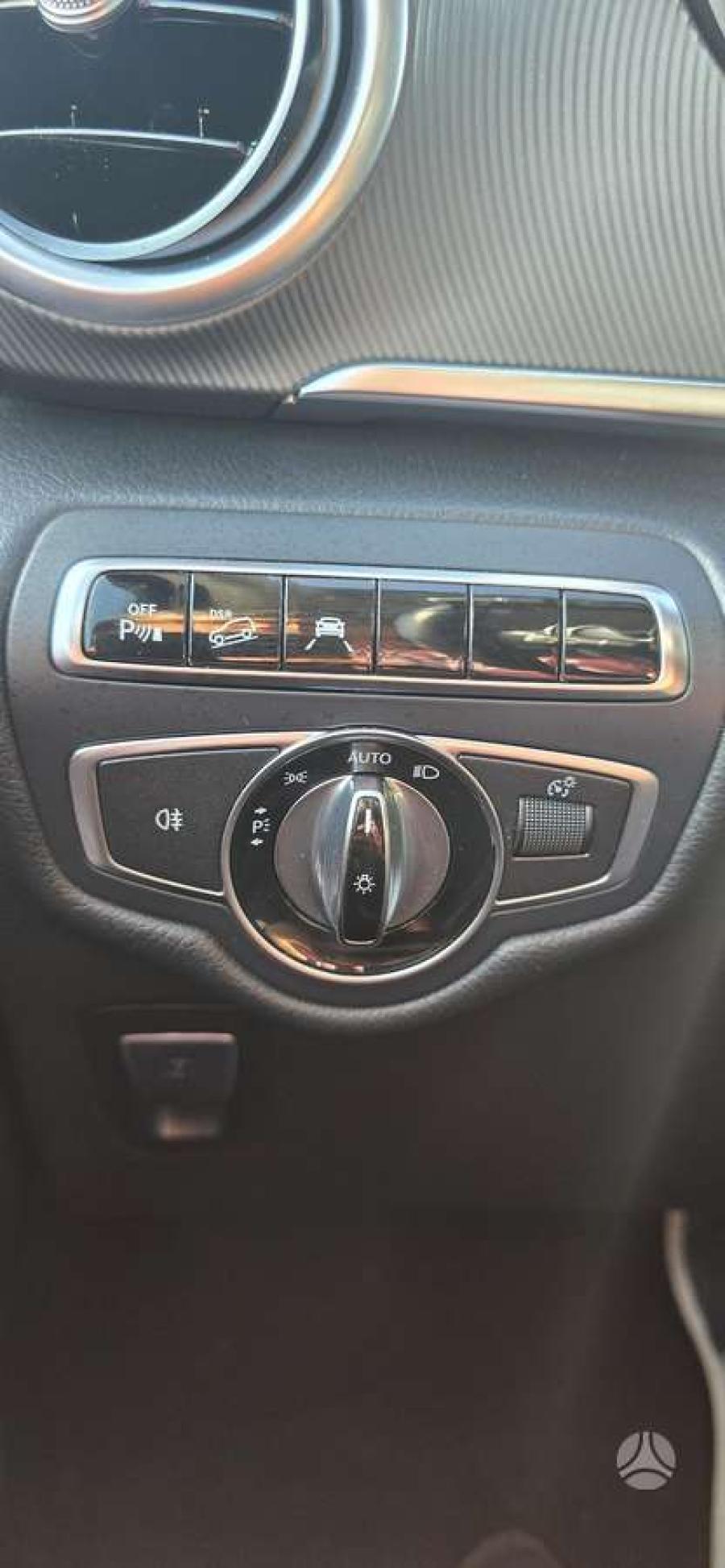 Melns Mercedes-Benz V 250 2016 Panevēža, ar dzinēja tilpumu 2.14 L un nobraukumu 301 tūkst. km par 26700 €, foto 11 vietnē AUTOMOTO.COM.LV