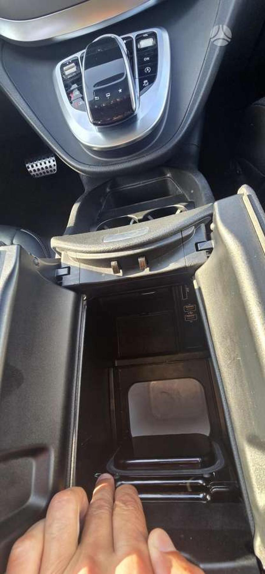 Melns Mercedes-Benz V 250 2016 Panevēža, ar dzinēja tilpumu 2.14 L un nobraukumu 301 tūkst. km par 26700 €, foto 21 vietnē AUTOMOTO.COM.LV