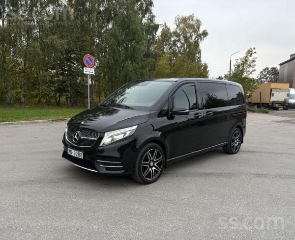 Black Mercedes-Benz V 250 2016 in Riga, with an engine capacity of 2.10 L and mileage of 326 thousand km for 22500 €, photo 4 on AUTOMOTO.COM.LV