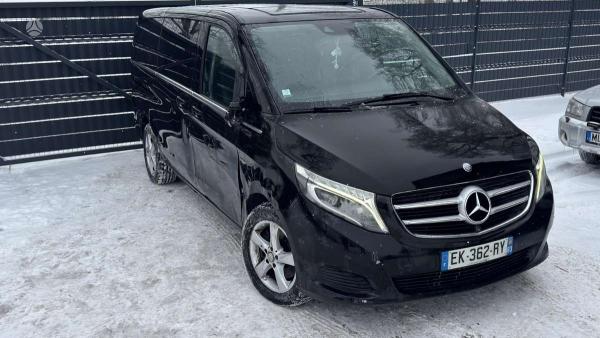 Black Mercedes-Benz V 250 2017 in Jonava, with an engine capacity of 2.14 L and mileage of 320 thousand km for 16850 €, photo 1 on AUTOMOTO.COM.LV