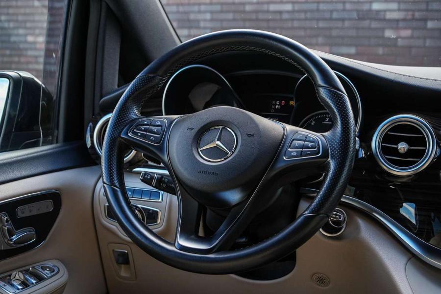 Black Mercedes-Benz V 250 2017 in Marijampole, with an engine capacity of 2.14 L and mileage of 308 thousand km for 29450 €, photo 20 on AUTOMOTO.COM.LV