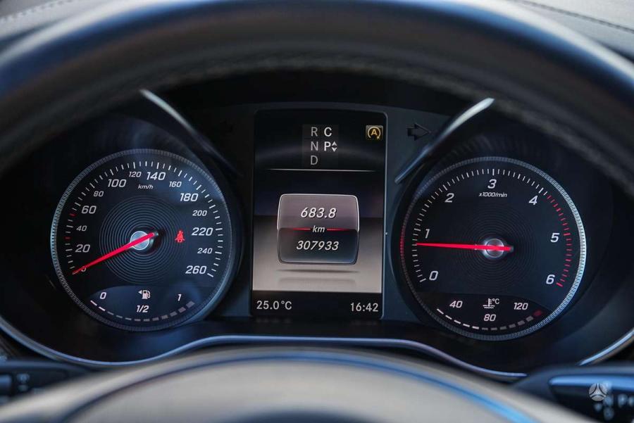 Black Mercedes-Benz V 250 2017 in Marijampole, with an engine capacity of 2.14 L and mileage of 308 thousand km for 29450 €, photo 25 on AUTOMOTO.COM.LV