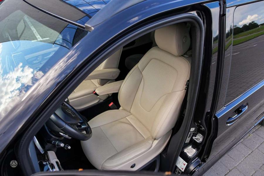Black Mercedes-Benz V 250 2017 in Marijampole, with an engine capacity of 2.14 L and mileage of 308 thousand km for 29450 €, photo 29 on AUTOMOTO.COM.LV