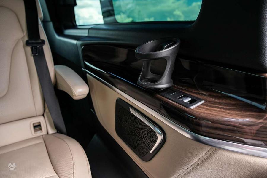 Black Mercedes-Benz V 250 2017 in Marijampole, with an engine capacity of 2.14 L and mileage of 308 thousand km for 29450 €, photo 36 on AUTOMOTO.COM.LV