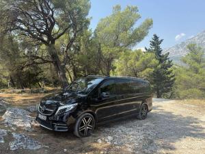 Black Mercedes-Benz V 250 2018 in Panevezys, with an engine capacity of 2.14 L and mileage of 205 thousand km for 31500 €, photo 2 on AUTOMOTO.COM.LV