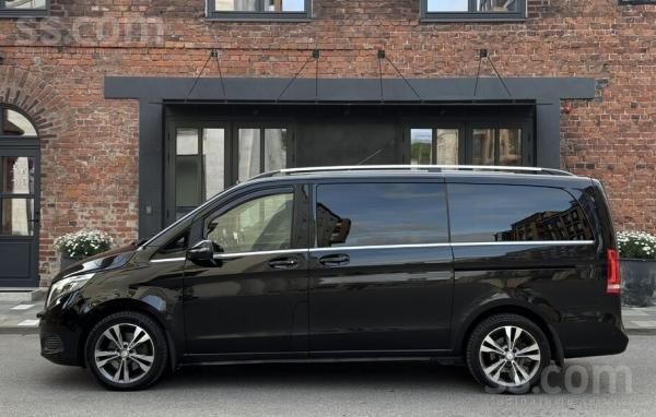 Black Mercedes-Benz V 250 2018 in Tallinn, with an engine capacity of 2.10 L and mileage of 203 thousand km for 29500 €, photo 5 on AUTOMOTO.COM.LV