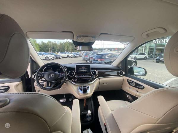 Black Mercedes-Benz V 250 2018 in Vilnius, with an engine capacity of 2.14 L and mileage of 225 thousand km for 28800 €, photo 7 on AUTOMOTO.COM.LV