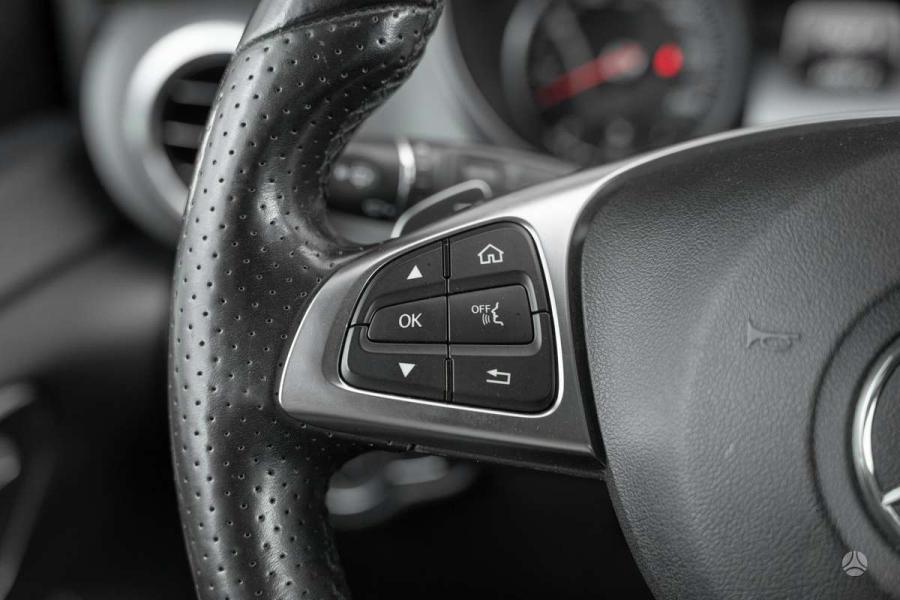 Black Mercedes-Benz V 250 2018 in Vilnius, with an engine capacity of 2.14 L and mileage of 198 thousand km for 27990 €, photo 18 on AUTOMOTO.COM.LV