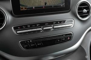 Black Mercedes-Benz V 250 2018 in Vilnius, with an engine capacity of 2.14 L and mileage of 198 thousand km for 27990 €, photo 31 on AUTOMOTO.COM.LV