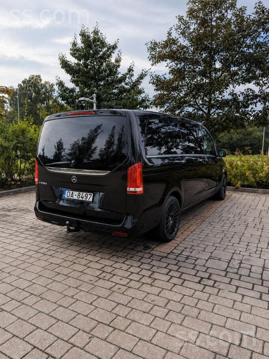 Black Mercedes-Benz V 250 2018 in Riga, with an engine capacity of 2.20 L and mileage of 239 thousand km for 28900 €, photo 5 on AUTOMOTO.COM.LV