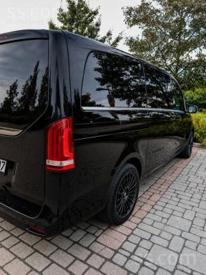 Black Mercedes-Benz V 250 2018 in Riga, with an engine capacity of 2.20 L and mileage of 239 thousand km for 28900 €, photo 9 on AUTOMOTO.COM.LV