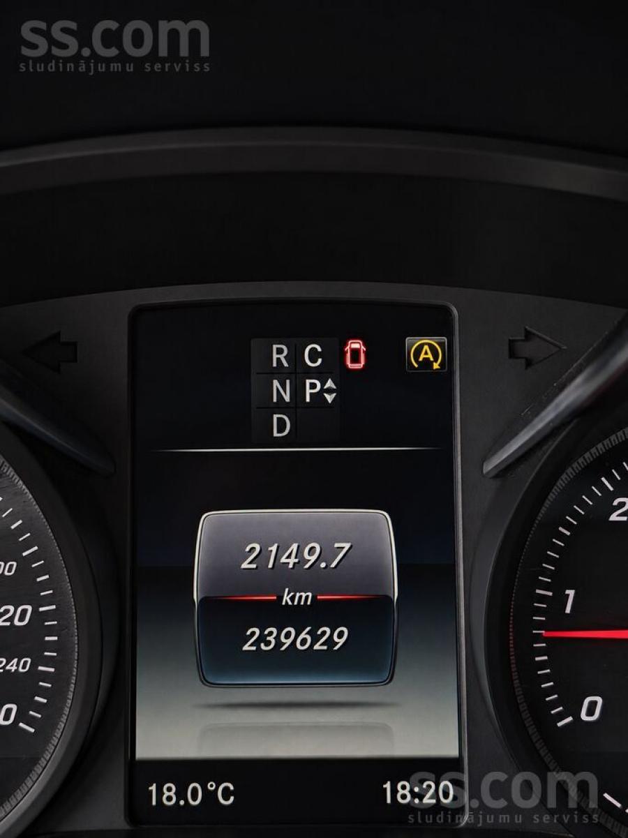 Black Mercedes-Benz V 250 2018 in Riga, with an engine capacity of 2.20 L and mileage of 239 thousand km for 28900 €, photo 14 on AUTOMOTO.COM.LV