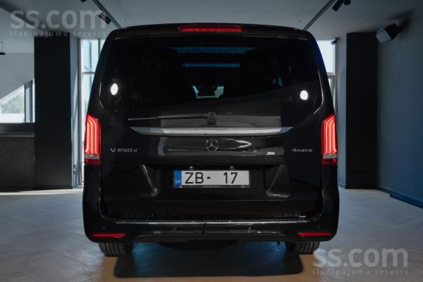 Mercedes-Benz V 250 2018 Rīga vietnē Melns Mercedes-Benz V 250 2018 Rīga, ar dzinēja tilpumu 2.00 L un nobraukumu 190 tūkst. km par 39999 €, foto 7 vietnē AUTOMOTO.COM.LV