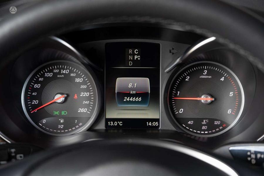 Black Mercedes-Benz V 250 2018 in Marijampole, with an engine capacity of 2.14 L and mileage of 245 thousand km for 29950 €, photo 22 on AUTOMOTO.COM.LV