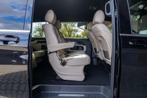 Black Mercedes-Benz V 250 2018 in Marijampole, with an engine capacity of 2.14 L and mileage of 245 thousand km for 29950 €, photo 33 on AUTOMOTO.COM.LV