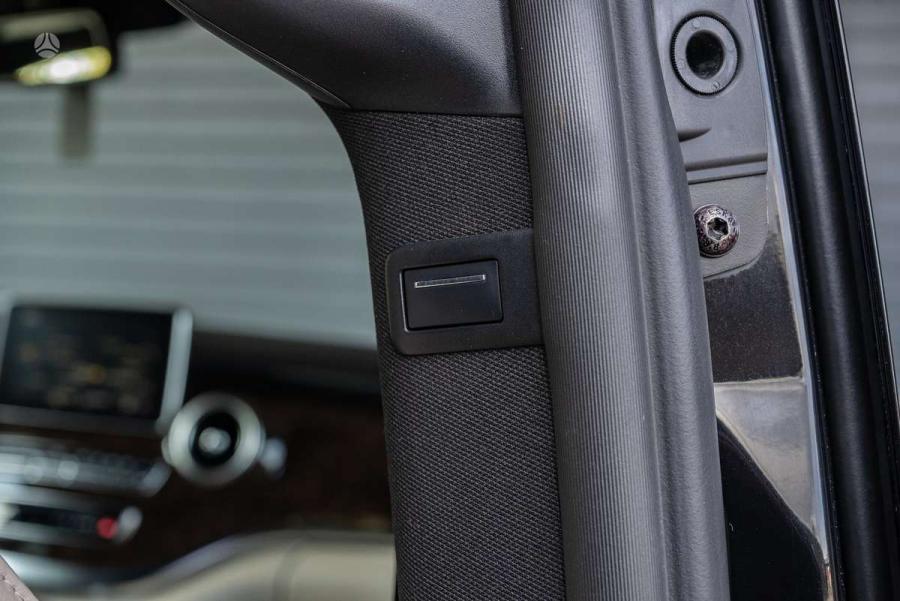 Black Mercedes-Benz V 250 2018 in Marijampole, with an engine capacity of 2.14 L and mileage of 245 thousand km for 29950 €, photo 35 on AUTOMOTO.COM.LV