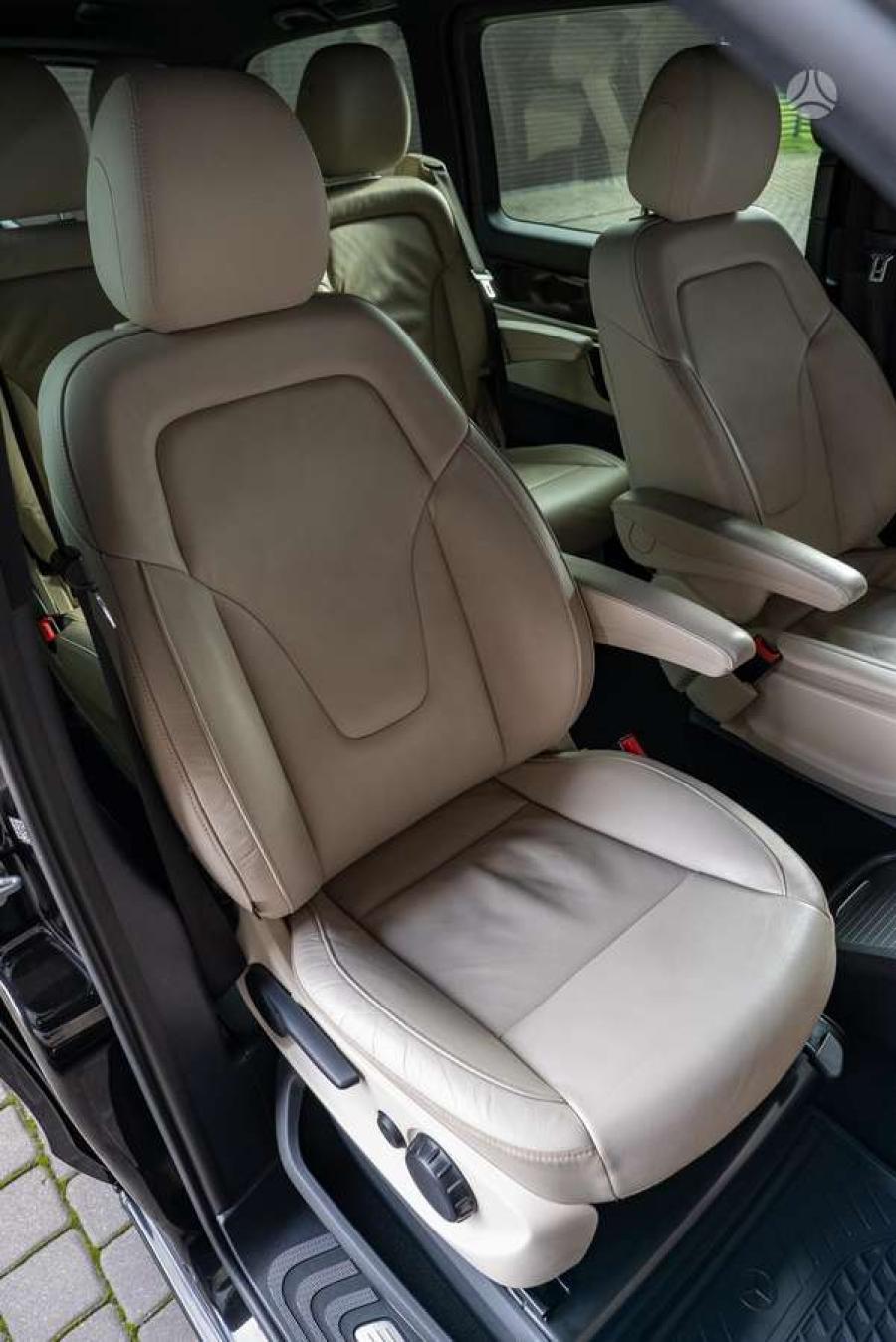 Black Mercedes-Benz V 250 2018 in Marijampole, with an engine capacity of 2.14 L and mileage of 245 thousand km for 29950 €, photo 39 on AUTOMOTO.COM.LV