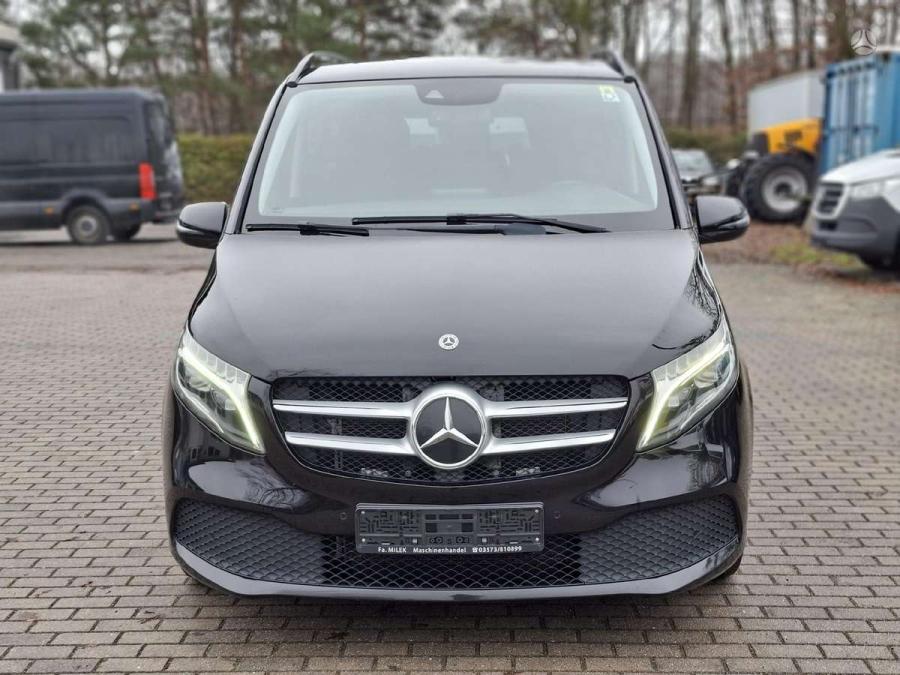Black Mercedes-Benz V 250 2019 in Ukmerge, with an engine capacity of 1.95 L and mileage of 172 thousand km for 33350 €, photo 2 on AUTOMOTO.COM.LV