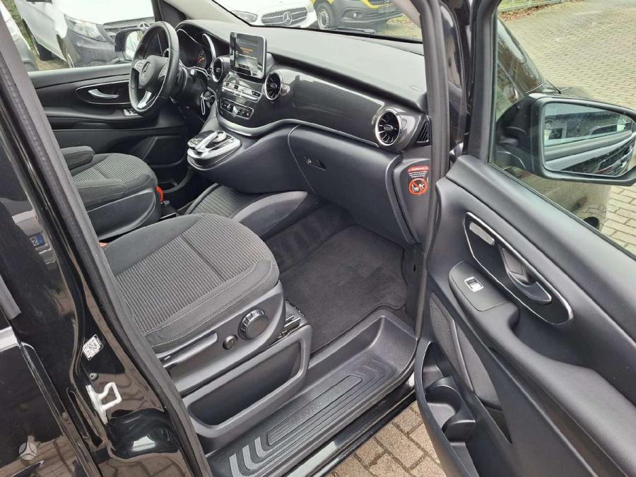 Black Mercedes-Benz V 250 2019 in Ukmerge, with an engine capacity of 1.95 L and mileage of 172 thousand km for 33350 €, photo 16 on AUTOMOTO.COM.LV