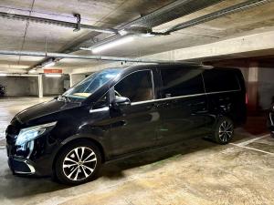 Melns Mercedes-Benz V 250 2019 Panevēža, ar dzinēja tilpumu 2.00 L un nobraukumu 407 tūkst. km par 36500 €, foto 1 vietnē AUTOMOTO.COM.LV