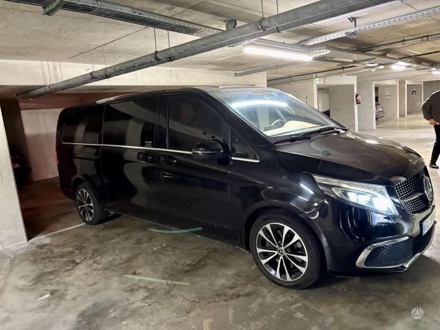 Melns Mercedes-Benz V 250 2019 Panevēža, ar dzinēja tilpumu 2.00 L un nobraukumu 407 tūkst. km par 36500 €, foto 2 vietnē AUTOMOTO.COM.LV