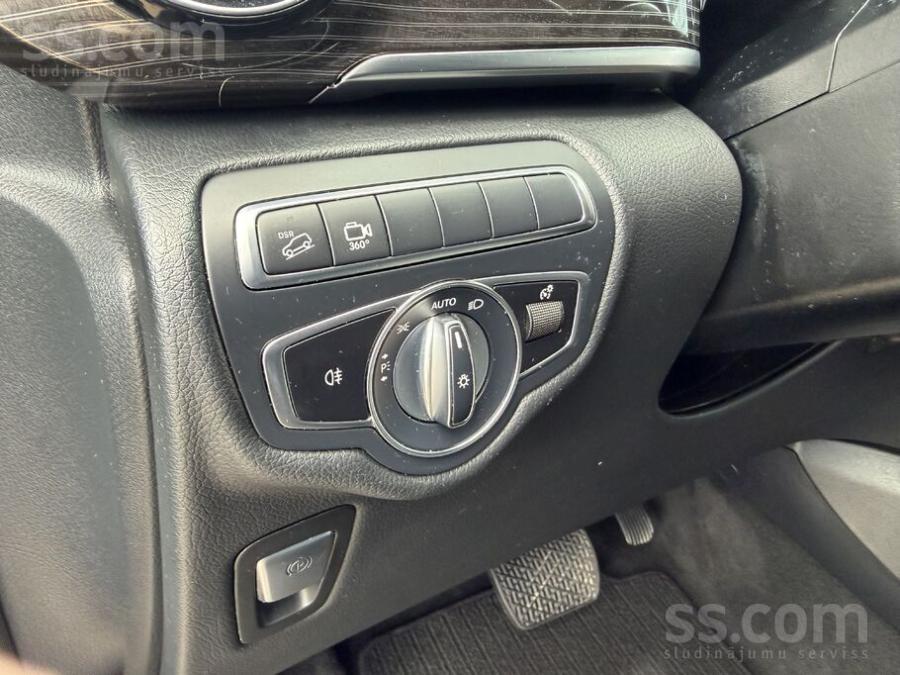 Black Mercedes-Benz V 250 2021 in Riga, with an engine capacity of 2.00 L and mileage of 137 thousand km for 40990 €, photo 7 on AUTOMOTO.COM.LV