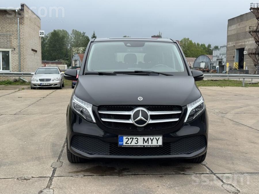 Black Mercedes-Benz V 250 2022 in Riga, with an engine capacity of 2.00 L and mileage of 102 thousand km for 39900 €, photo 4 on AUTOMOTO.COM.LV