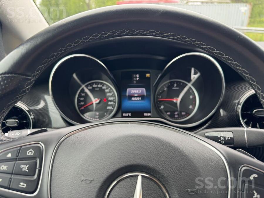 Black Mercedes-Benz V 250 2022 in Riga, with an engine capacity of 2.00 L and mileage of 102 thousand km for 39900 €, photo 8 on AUTOMOTO.COM.LV