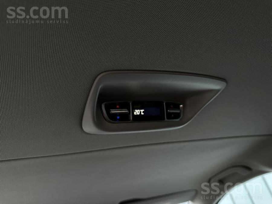 Melns Mercedes-Benz V 250 2023 Rīga, ar dzinēja tilpumu 2.00 L un nobraukumu 44 tūkst. km par 56300 €, foto 28 vietnē AUTOMOTO.COM.LV