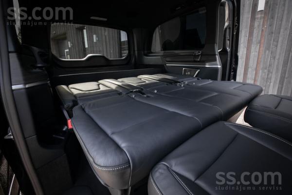 Melns Mercedes-Benz V 250 2025 Tukums, ar dzinēja tilpumu 2.00 L un nobraukumu 0 tūkst. km par 79990 €, foto 3 vietnē AUTOMOTO.COM.LV