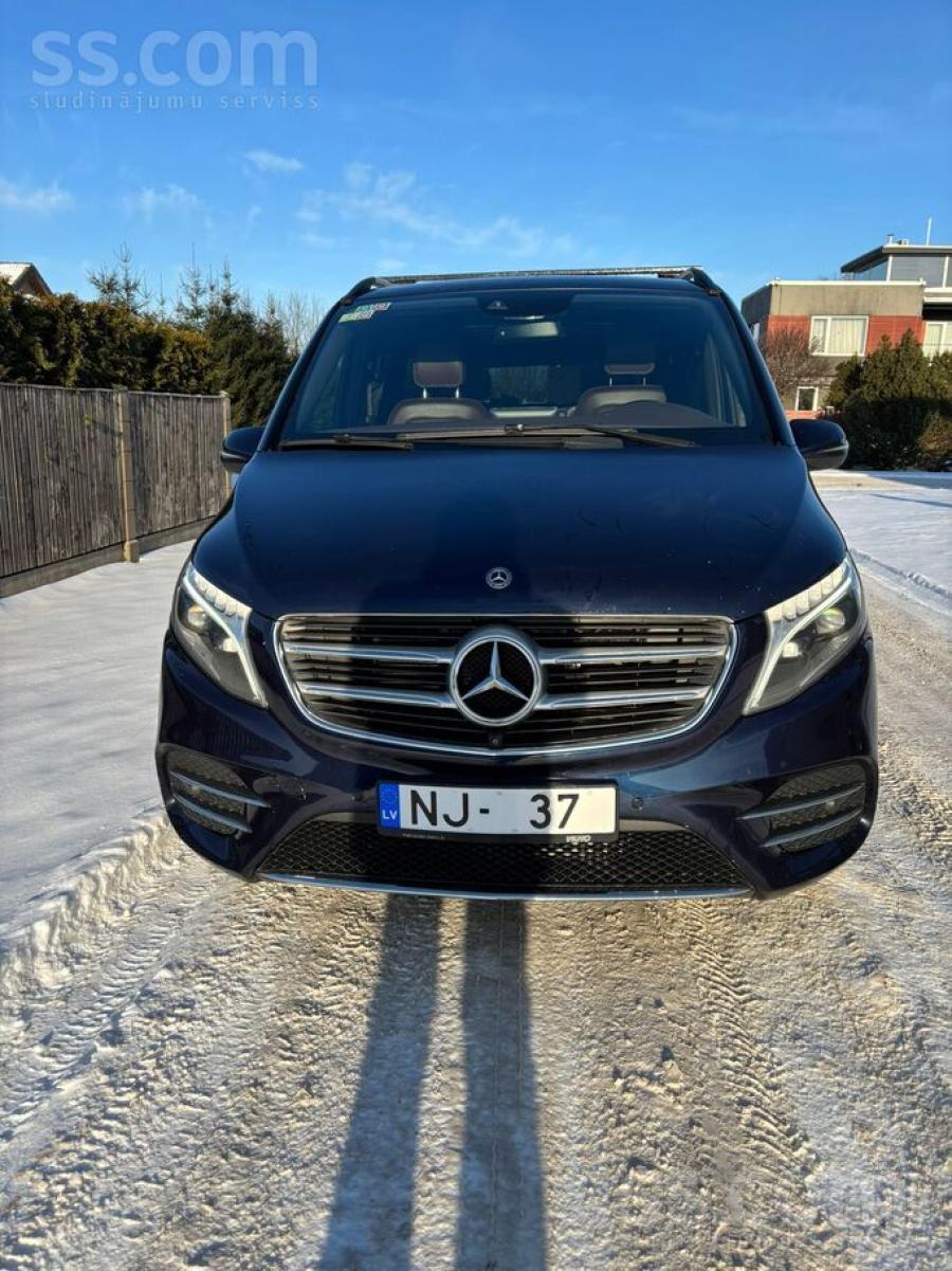 Blue Mercedes-Benz V 250 2017 in Riga, with an engine capacity of 2.20 L and mileage of 187 thousand km for 24900 €, photo 1 on AUTOMOTO.COM.LV