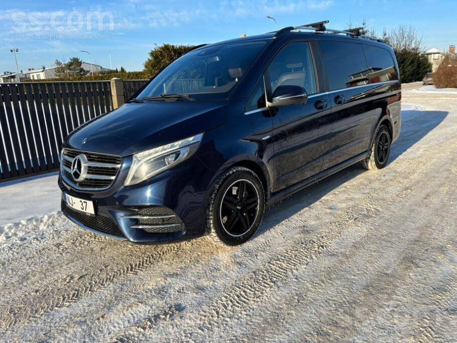Blue Mercedes-Benz V 250 2017 in Riga, with an engine capacity of 2.20 L and mileage of 187 thousand km for 24900 €, photo 2 on AUTOMOTO.COM.LV