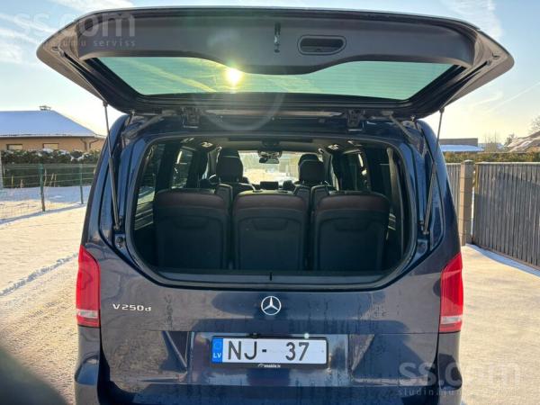 Blue Mercedes-Benz V 250 2017 in Riga, with an engine capacity of 2.20 L and mileage of 187 thousand km for 24900 €, photo 5 on AUTOMOTO.COM.LV
