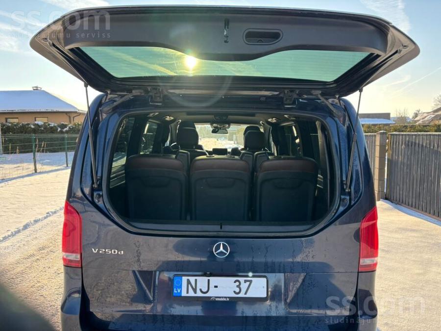 Blue Mercedes-Benz V 250 2017 in Riga, with an engine capacity of 2.20 L and mileage of 187 thousand km for 24900 €, photo 5 on AUTOMOTO.COM.LV