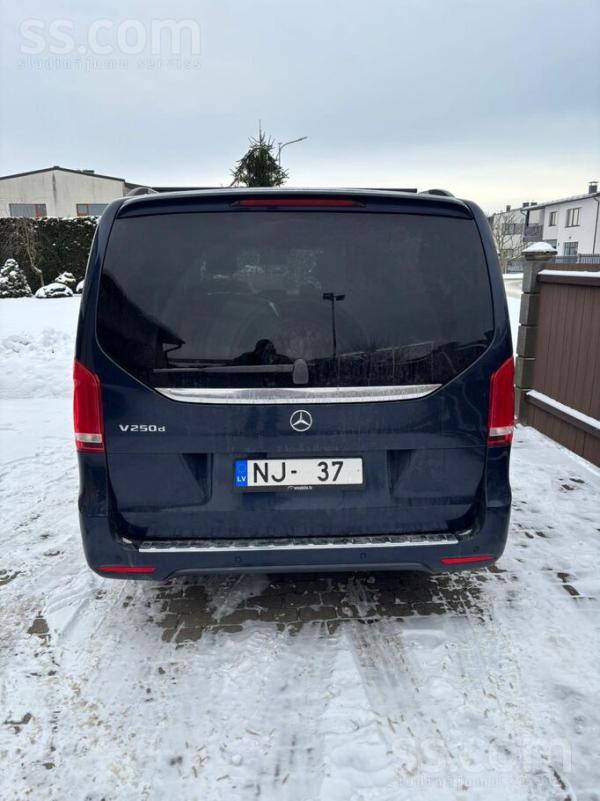 Blue Mercedes-Benz V 250 2017 in Riga, with an engine capacity of 2.20 L and mileage of 187 thousand km for 24900 €, photo 6 on AUTOMOTO.COM.LV