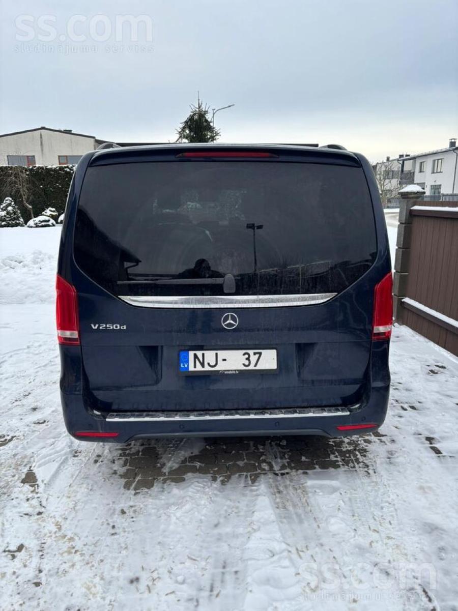 Blue Mercedes-Benz V 250 2017 in Riga, with an engine capacity of 2.20 L and mileage of 187 thousand km for 24900 €, photo 6 on AUTOMOTO.COM.LV