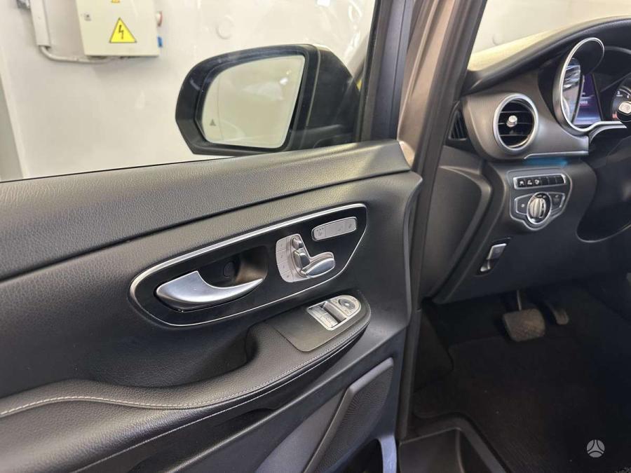 Brown Mercedes-Benz V 250 2014 in Marijampole, with an engine capacity of 2.14 L and mileage of 261 thousand km for 26700 €, photo 28 on AUTOMOTO.COM.LV