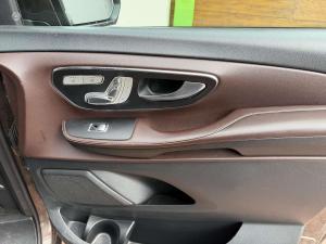 Brūns Mercedes-Benz V 250 2015 Palanga, ar dzinēja tilpumu 2.14 L un nobraukumu 275 tūkst. km par 28900 €, foto 18 vietnē AUTOMOTO.COM.LV