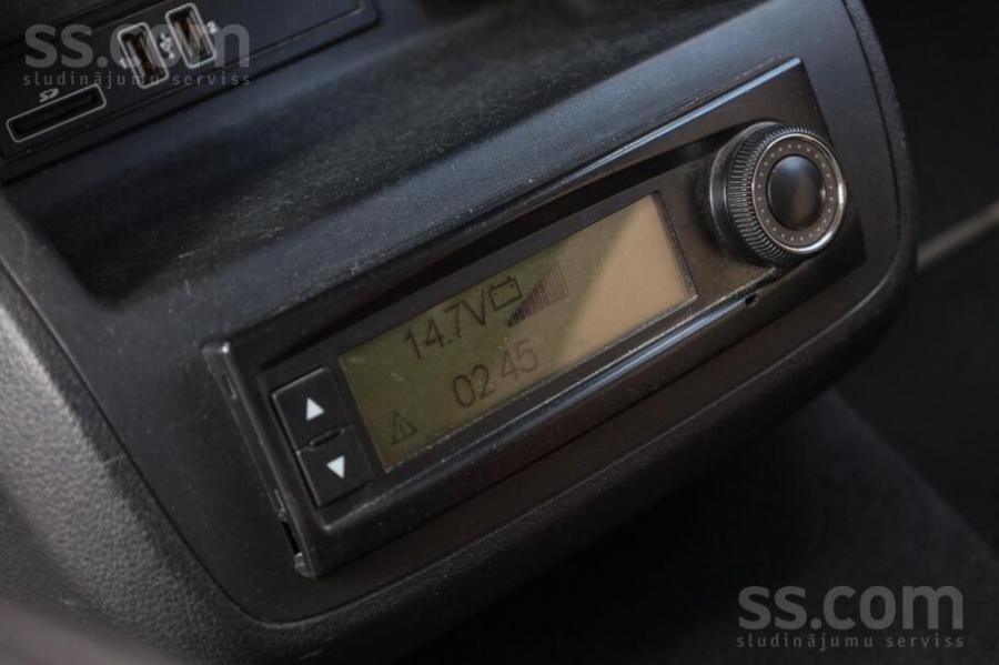 Brown Mercedes-Benz V 250 2016 in Riga, with an engine capacity of 2.10 L and mileage of 304 thousand km for 36495 €, photo 15 on AUTOMOTO.COM.LV