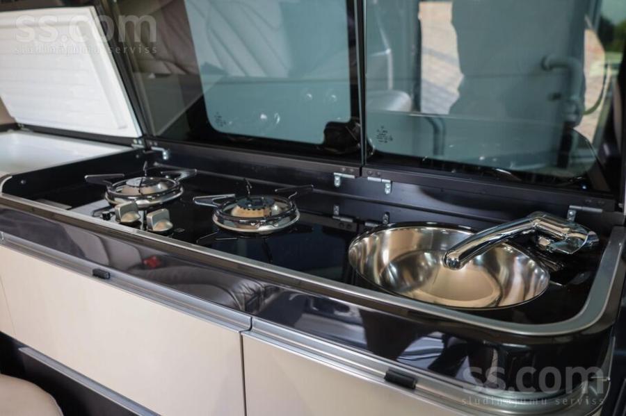 Brown Mercedes-Benz V 250 2016 in Riga, with an engine capacity of 2.10 L and mileage of 304 thousand km for 36495 €, photo 21 on AUTOMOTO.COM.LV
