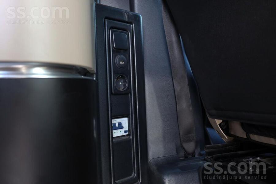 Brown Mercedes-Benz V 250 2016 in Riga, with an engine capacity of 2.10 L and mileage of 304 thousand km for 36495 €, photo 23 on AUTOMOTO.COM.LV