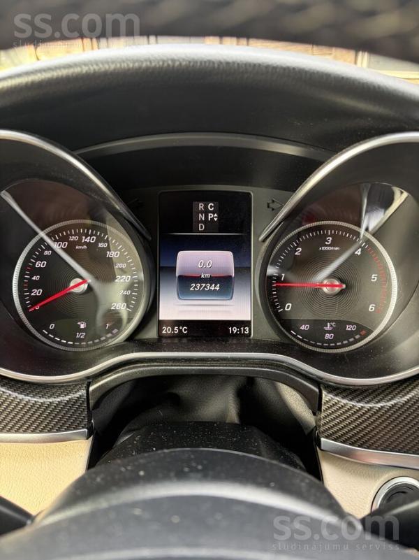 Brown Mercedes-Benz V 250 2017 in Riga, with an engine capacity of 2.00 L and mileage of 237 thousand km for 35000 €, photo 2 on AUTOMOTO.COM.LV