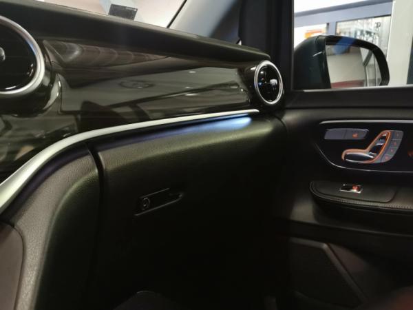 Pelēks Mercedes-Benz V 250 2016 Rīga, ar dzinēja tilpumu 2.20 L un nobraukumu 221 tūkst. km par 29990 €, foto 7 vietnē AUTOMOTO.COM.LV