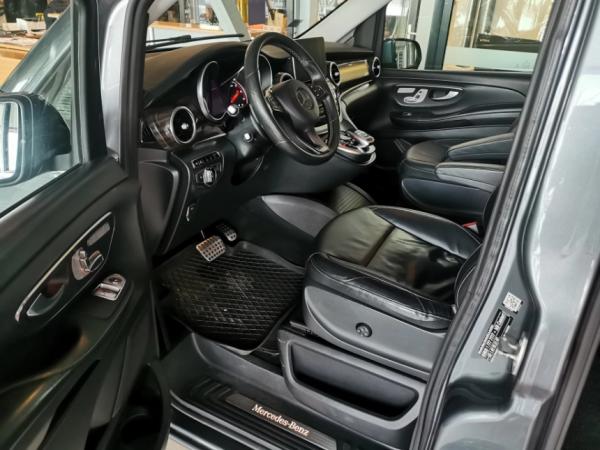 Pelēks Mercedes-Benz V 250 2016 Rīga, ar dzinēja tilpumu 2.20 L un nobraukumu 221 tūkst. km par 29990 €, foto 8 vietnē AUTOMOTO.COM.LV